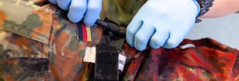 Pose et installation d’un garrot tourniquet